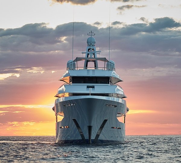 Outstanding 62m Feadship Motor Yacht POSITIVE CARRY underway — Yacht ...